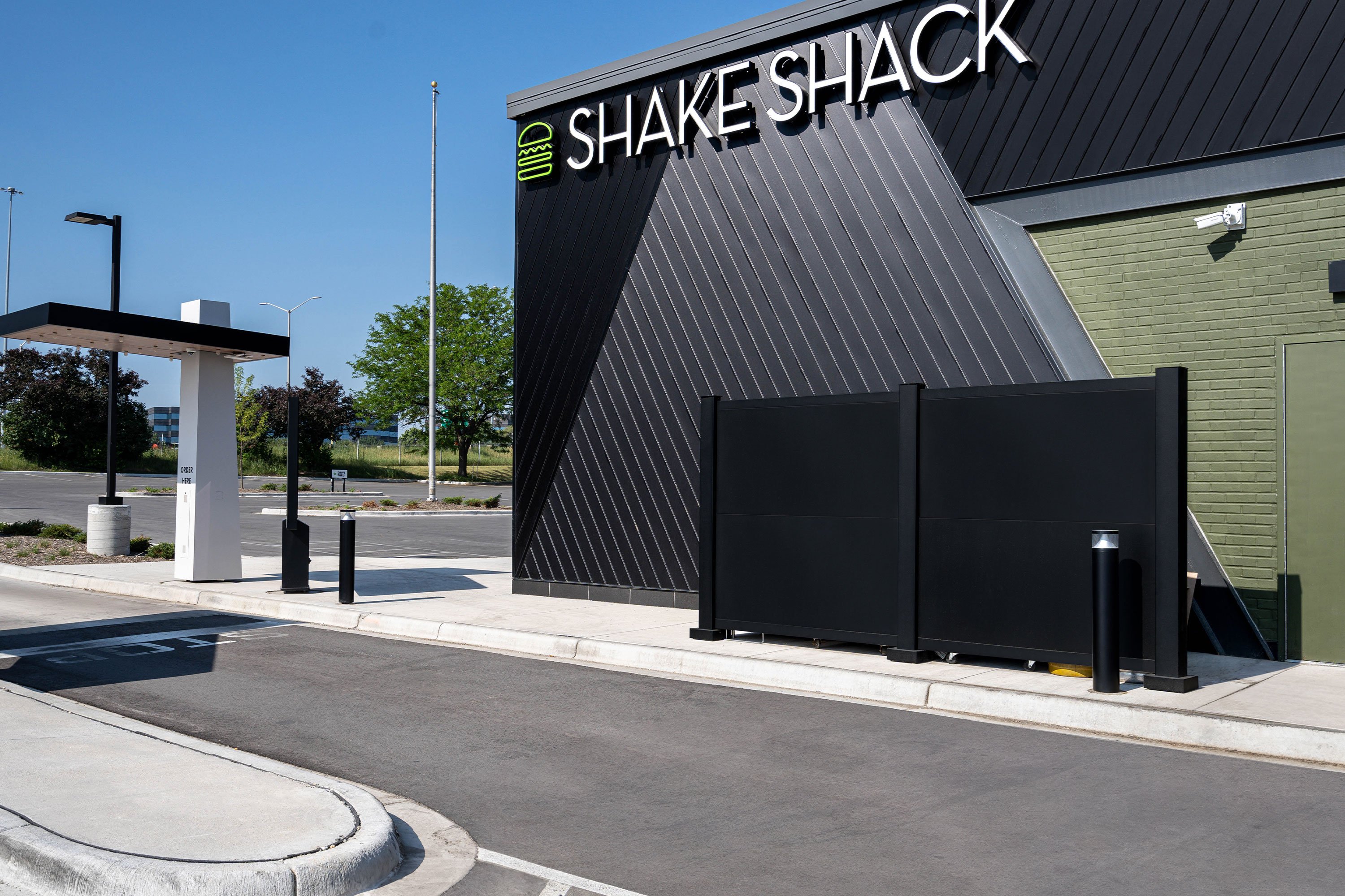 Enclosures & Walls Gallery - Cityscapes, Inc.